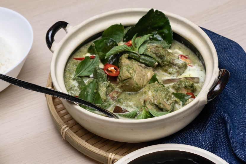 Macam masak lemak cili api... Rasa kari hijau Thailand lebih kompleks ...