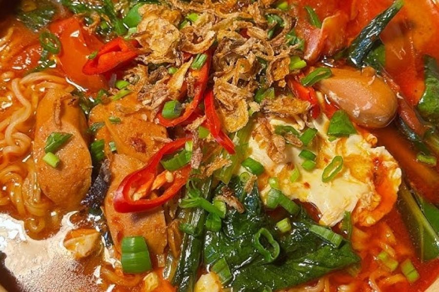 Kena cuba resipi mi segera bujang ini, tambah cili padi dan telur mata ...